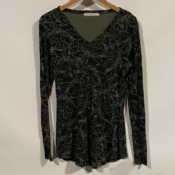 Peruvian Connection | Tops | Peruvian Connection Dark Green Floral Long ...